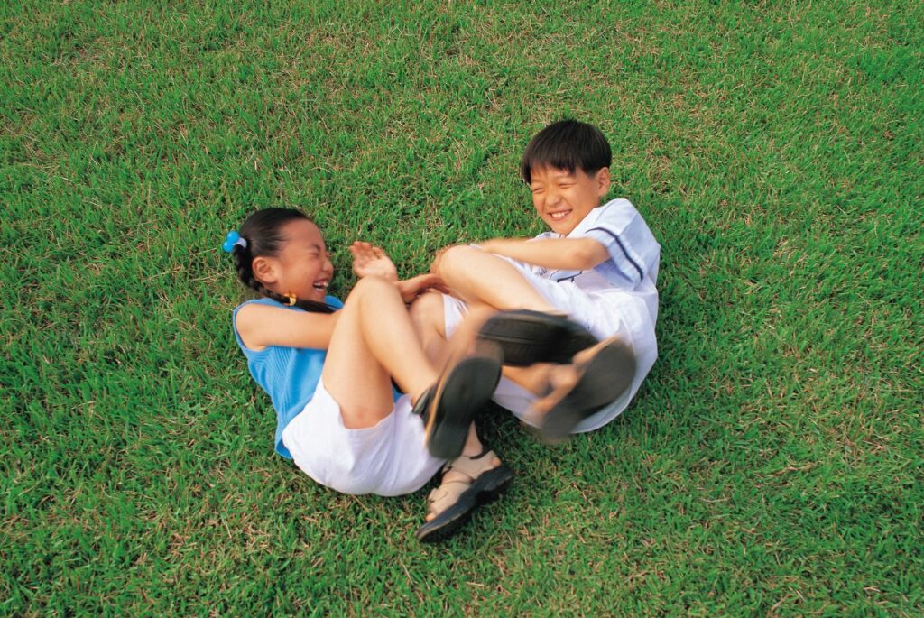 How to know the difference between roughhousing and real fighting — and ...