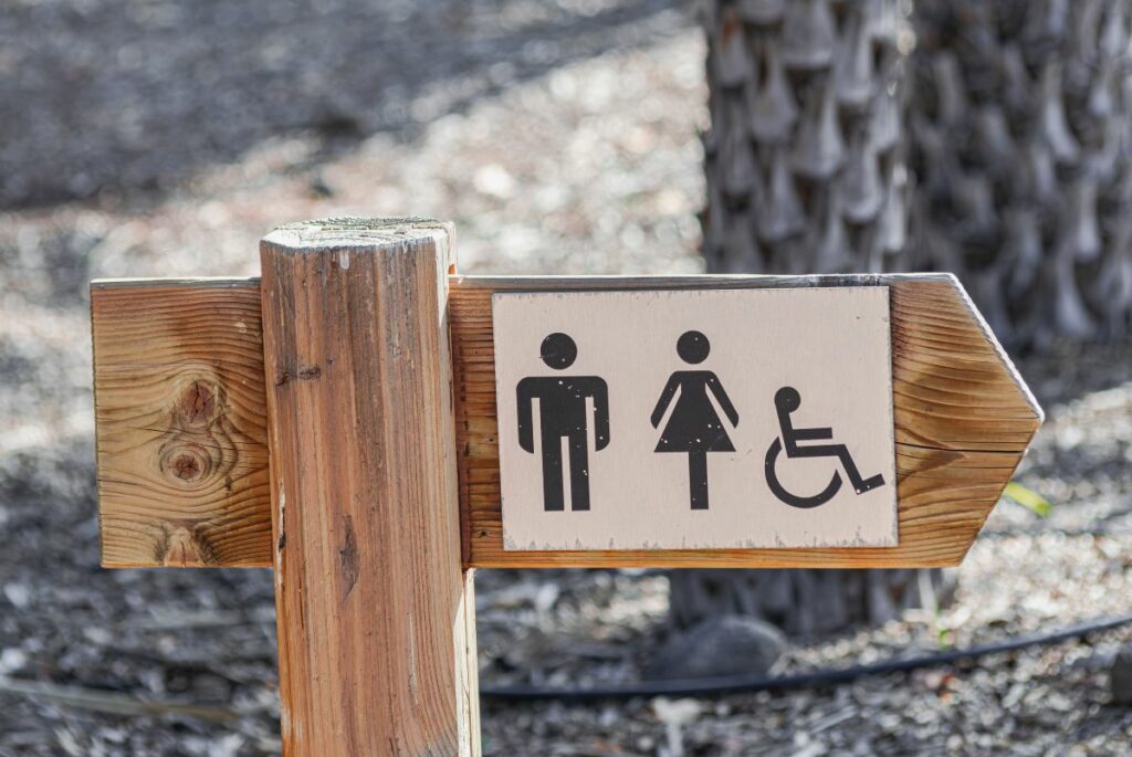 Should a girl dad use the men's or women's restroom? - ParentsTogether